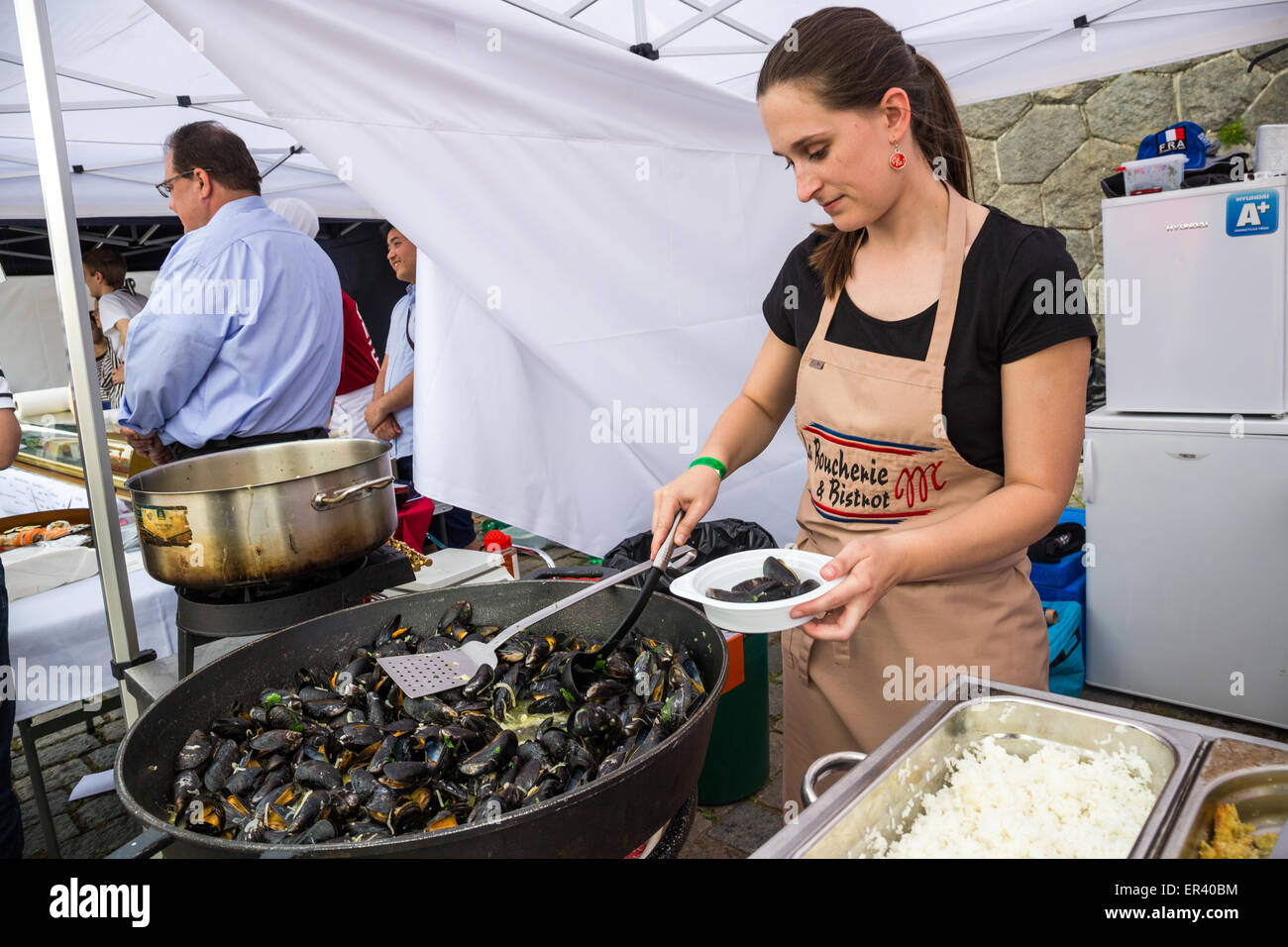 Embankment food markets hi-res stock photography and images - Alamy
