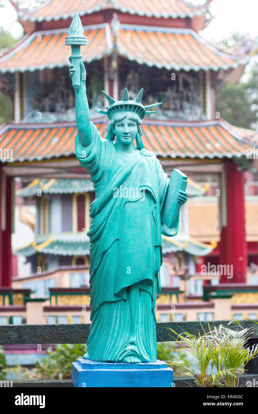 Statue of Liberty in Singapore Stock Photo - Alamy