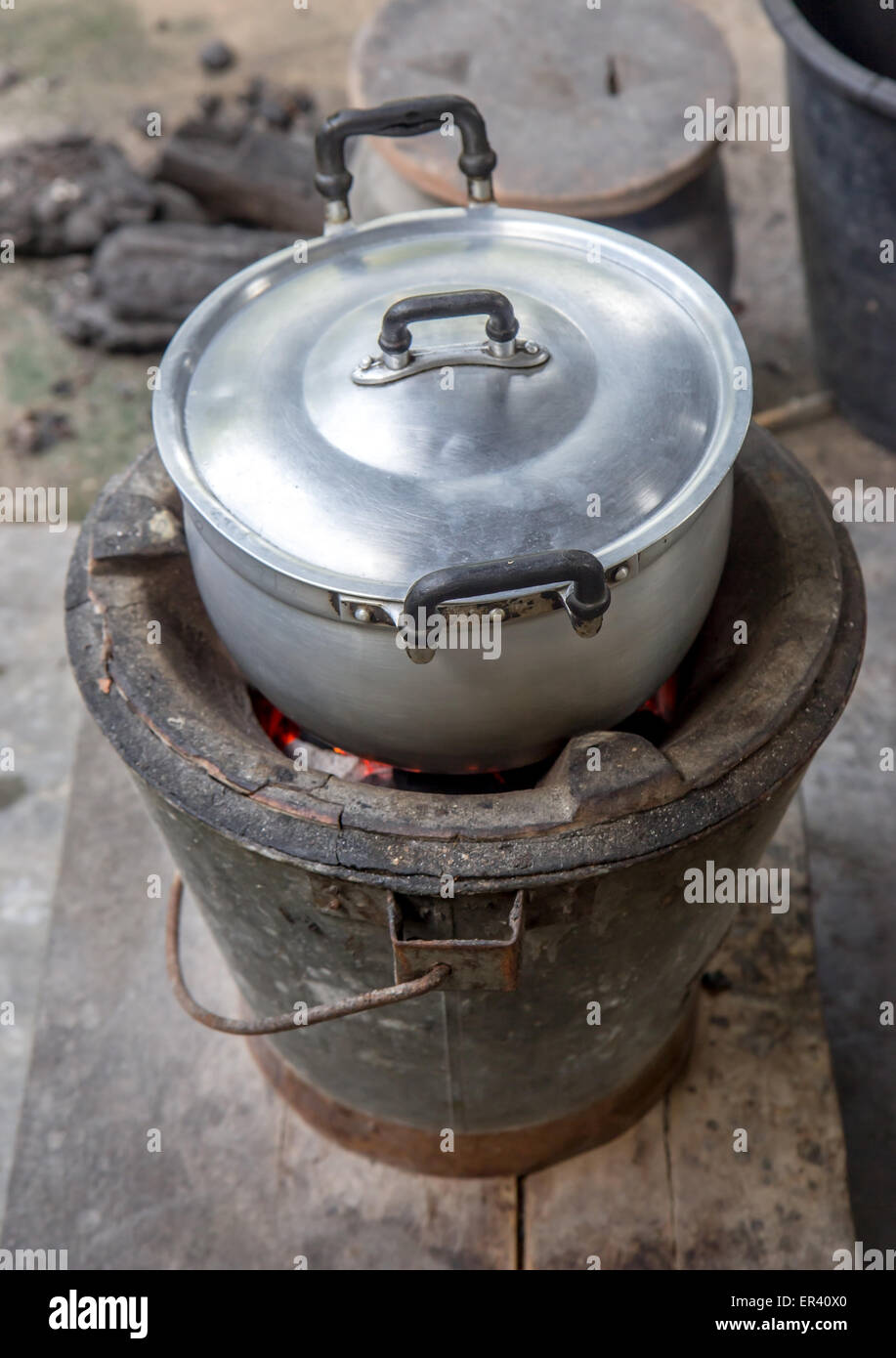 Tin pot hi-res stock photography and images - Alamy