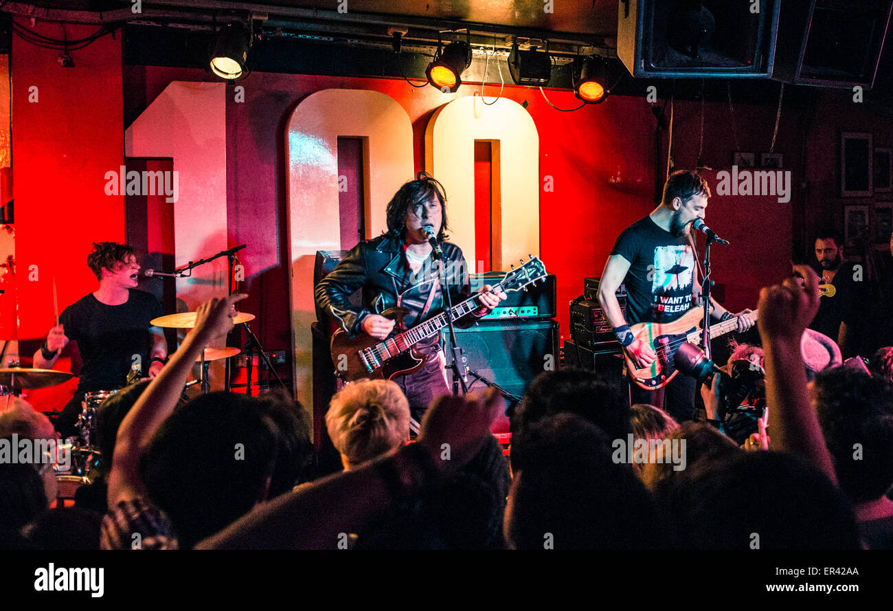 Carl Barât & The Jackals perform at the 100 Club on Oxford Street ...