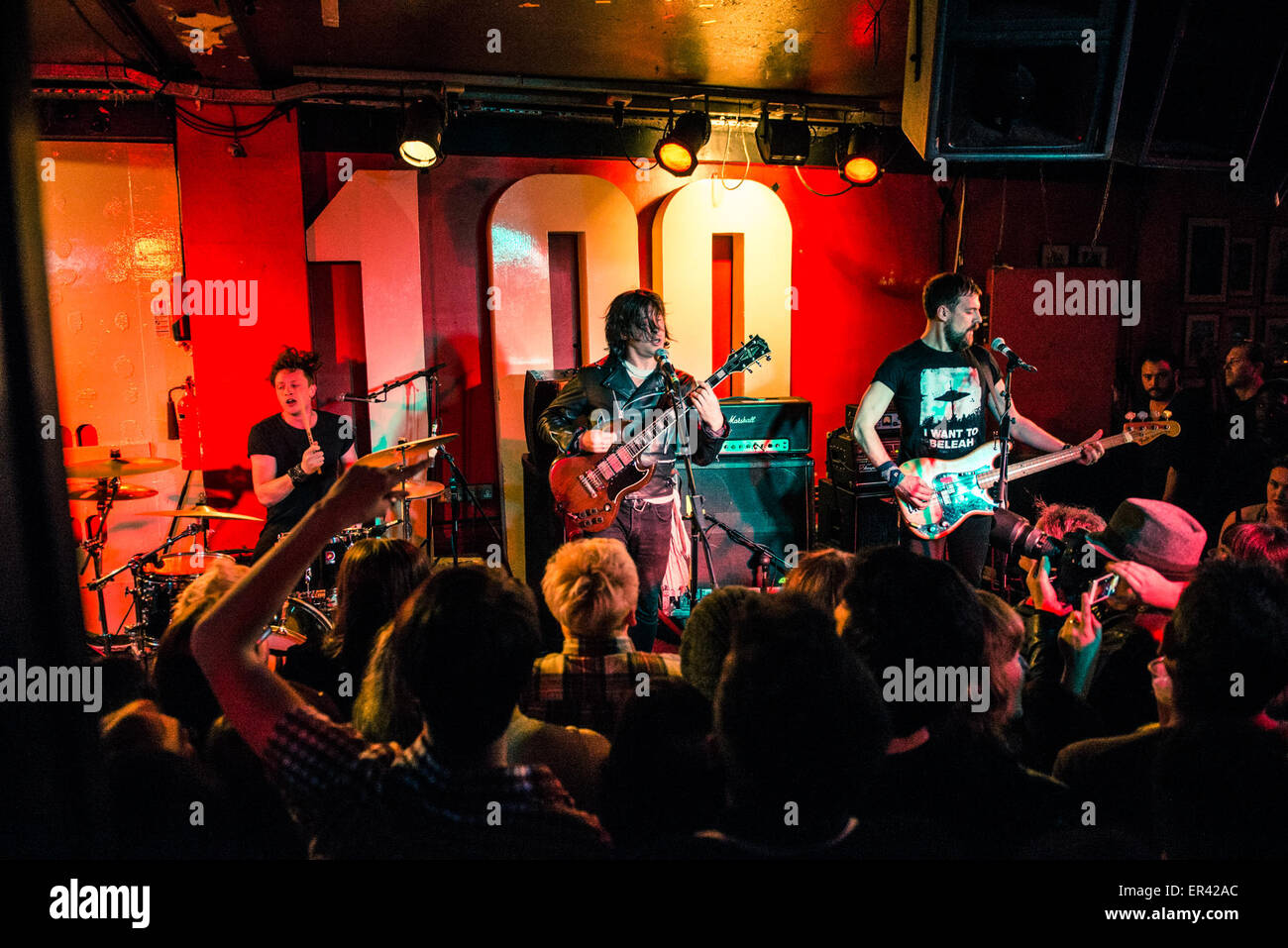 Carl Barât & The Jackals perform at the 100 Club on Oxford Street ...
