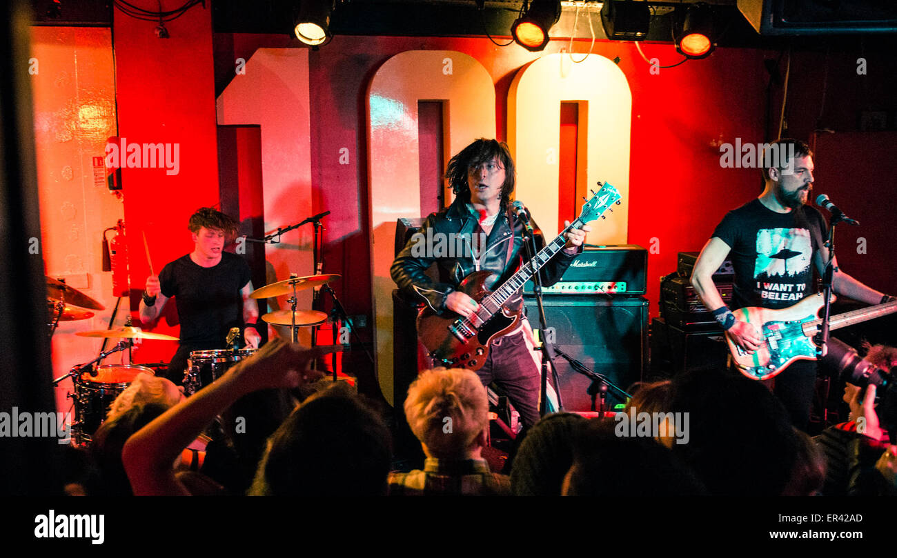 Carl Barât & The Jackals perform at the 100 Club on Oxford Street ...