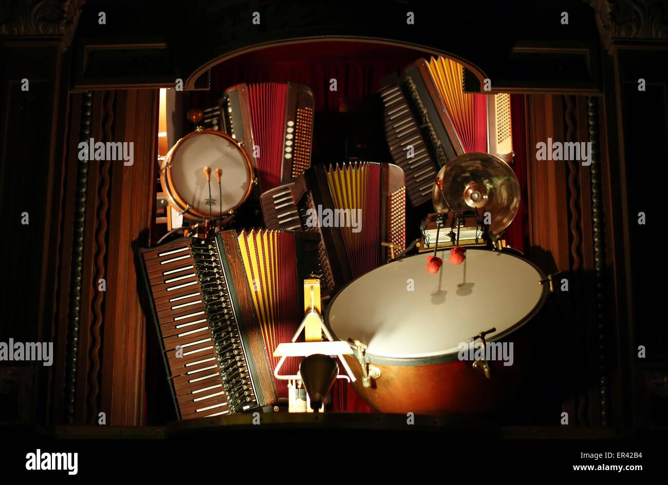 Playing musical instruments hi-res stock photography and images - Alamy