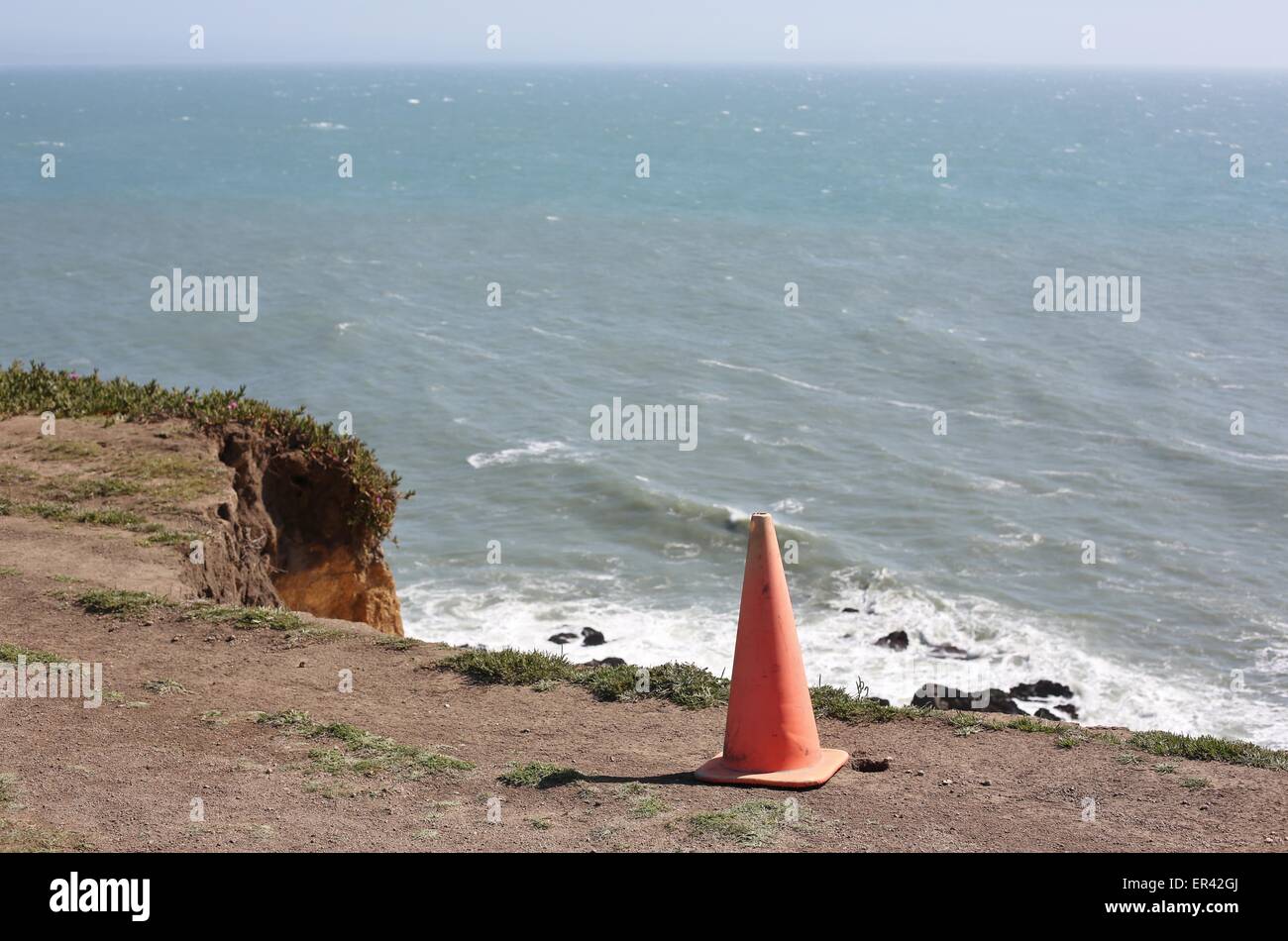 Crumbling cliff hi-res stock photography and images - Alamy