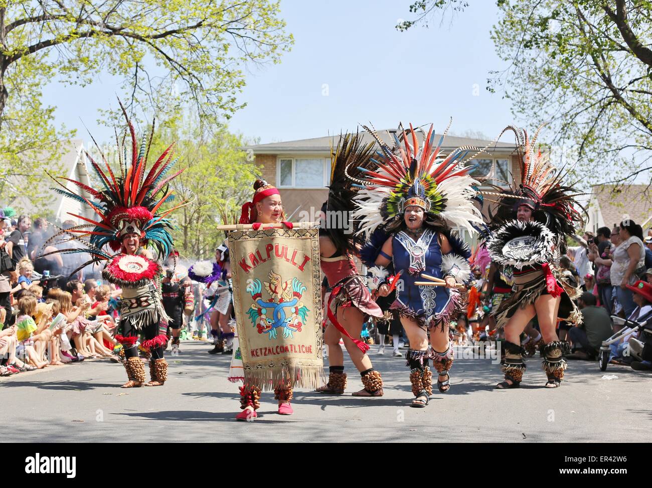 Aztec costume hi-res stock photography and images - Alamy
