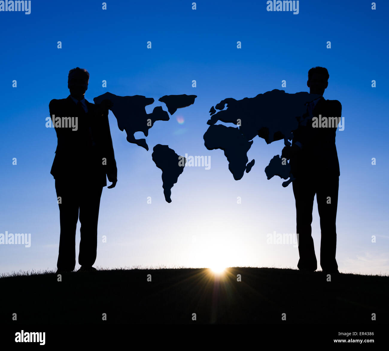 Businessmen map hi-res stock photography and images - Alamy