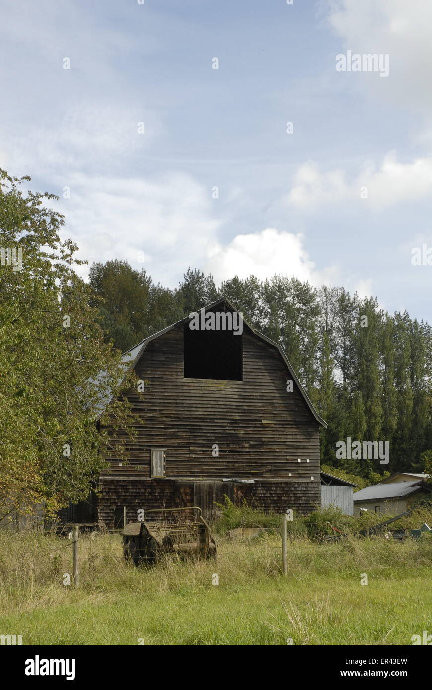 Old barn on farm Stock Photo - Alamy