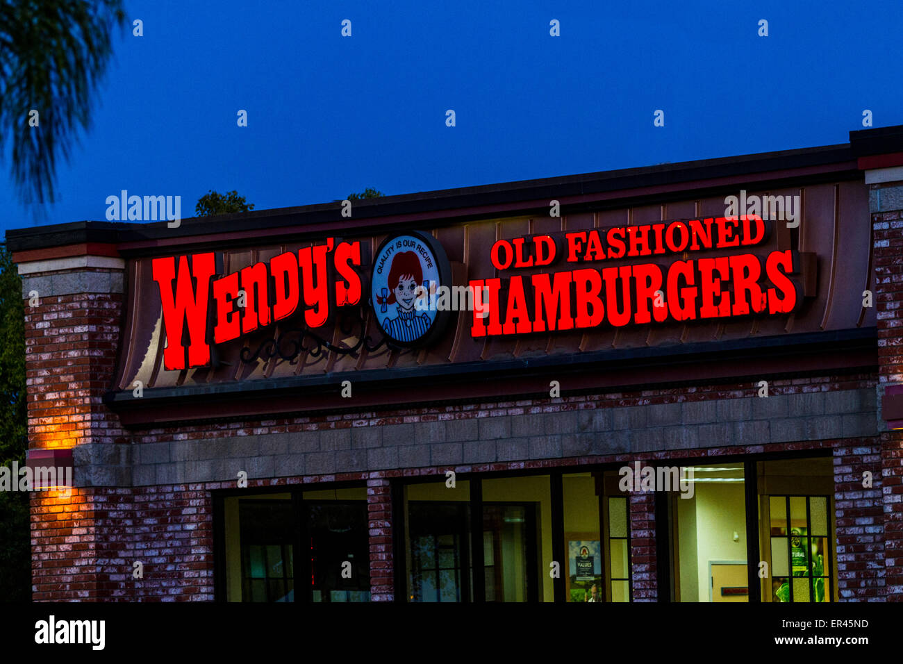 Wendy's hamburger commercial hi-res stock photography and images - Alamy
