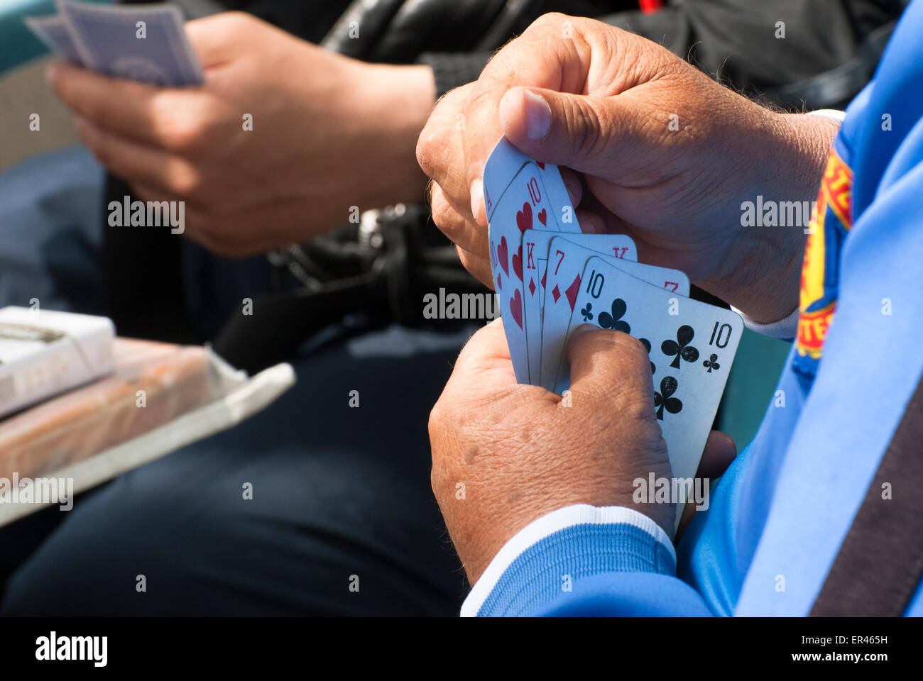 Seniors people playing cards Stock Photo - Alamy