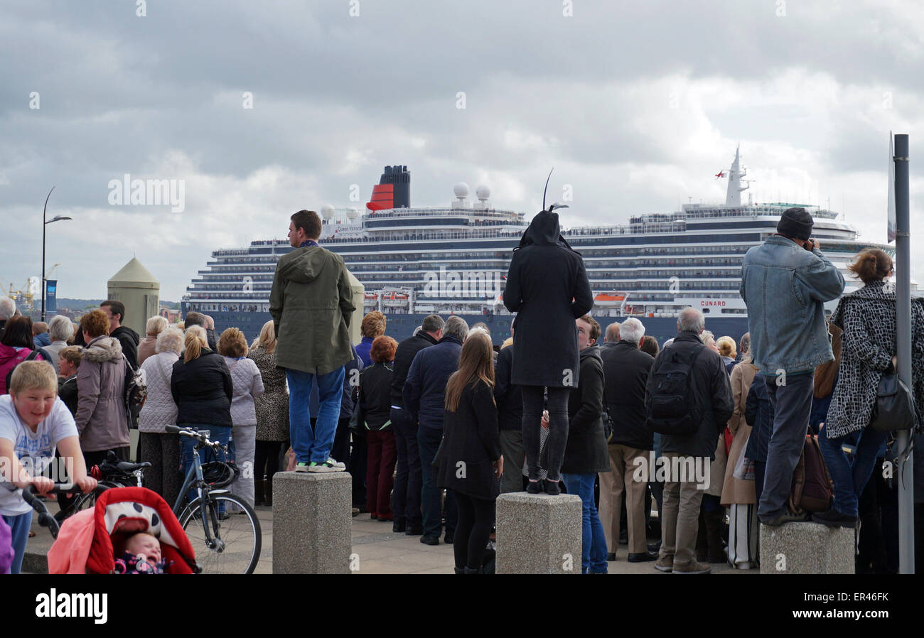 Liverpool, UK. 26th May, 2015. The people of Liverpool gave the Cunard ...