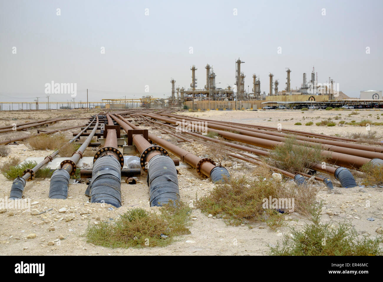 Oil refinery with pipeline hi-res stock photography and images - Alamy