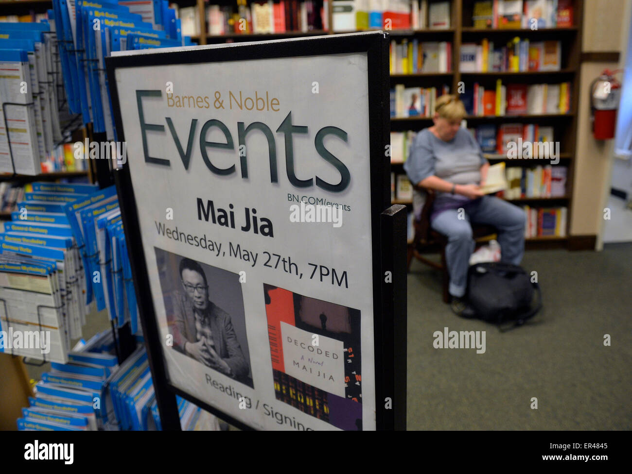 Signing poster hi-res stock photography and images - Alamy