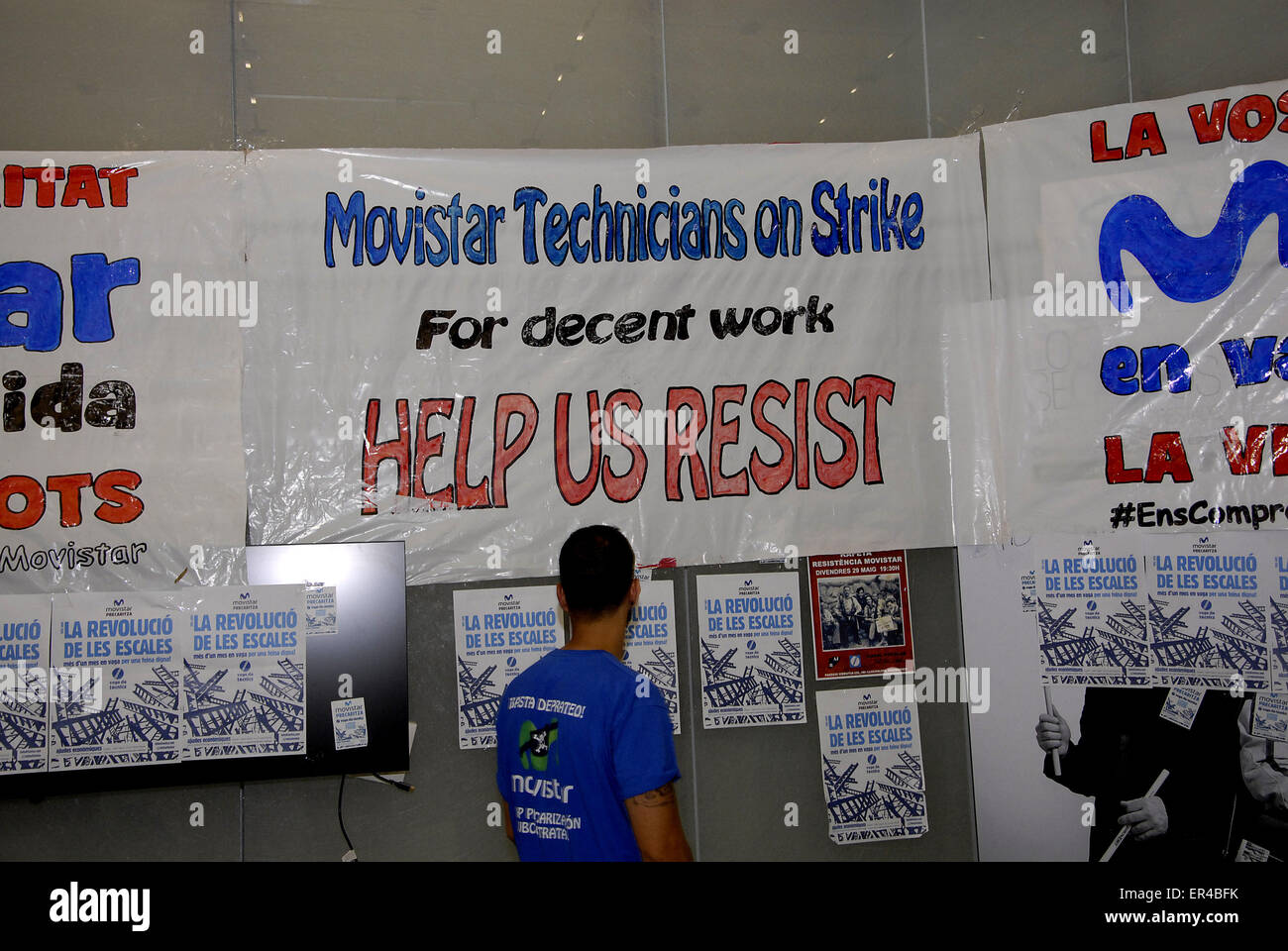 Barcelona, Spain. 27th May, 2015. Day 51 and workers from movistar ...