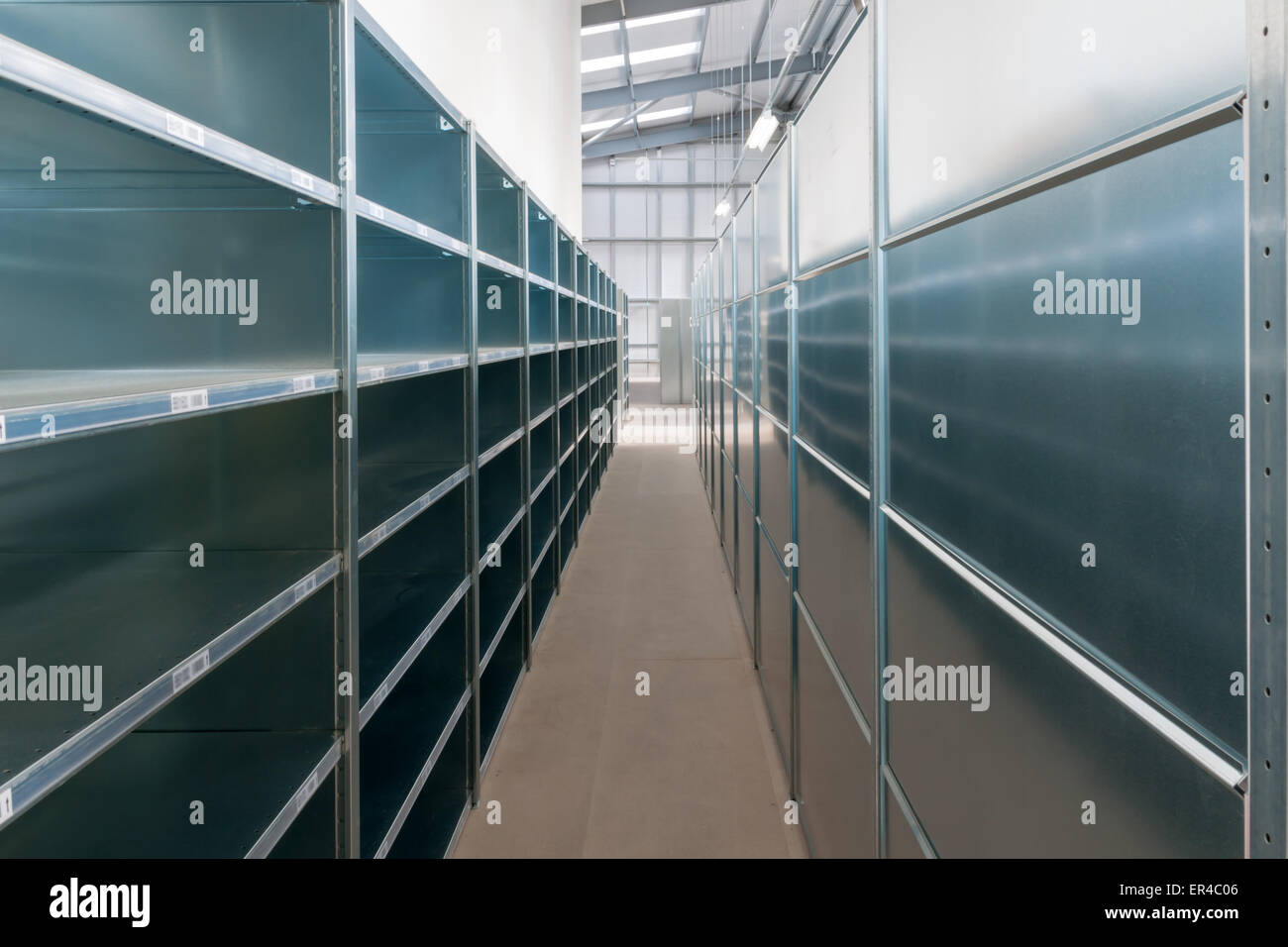 Empty warehouse racks hi-res stock photography and images - Alamy