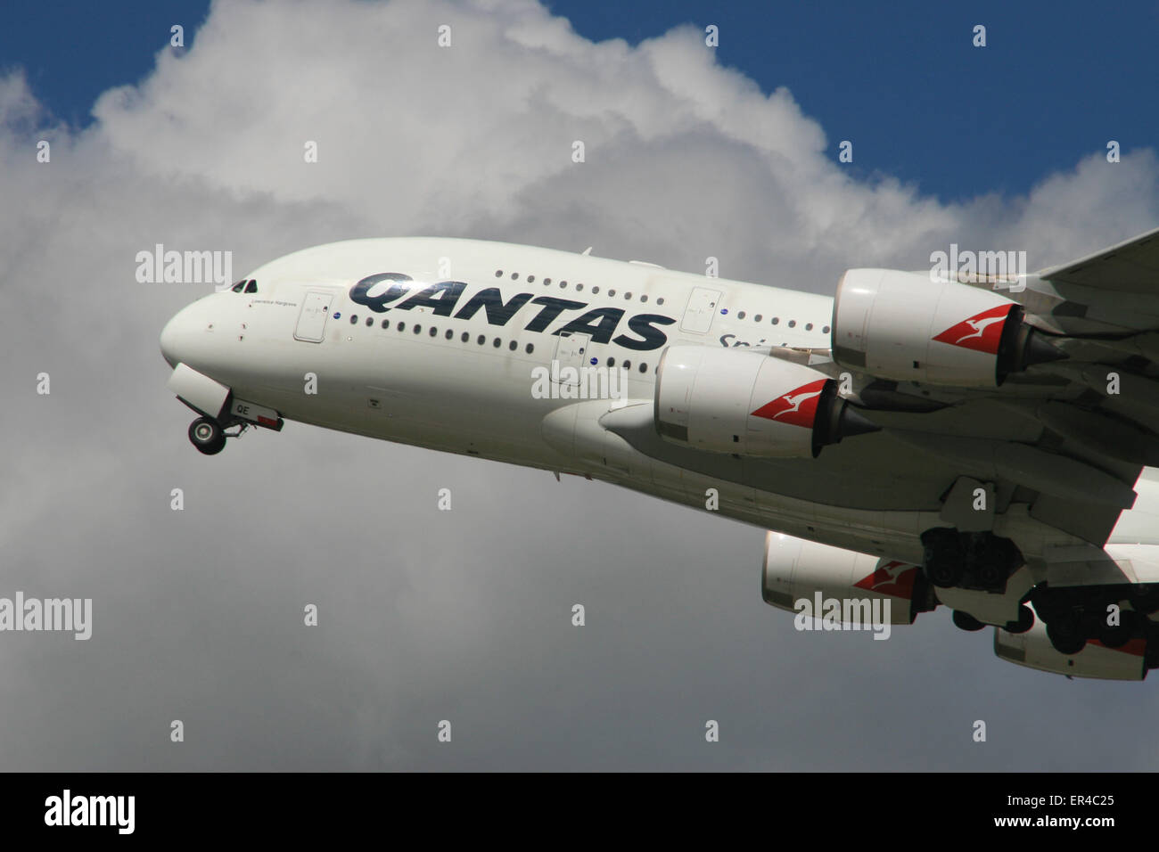 Fly qantas hi-res stock photography and images - Alamy