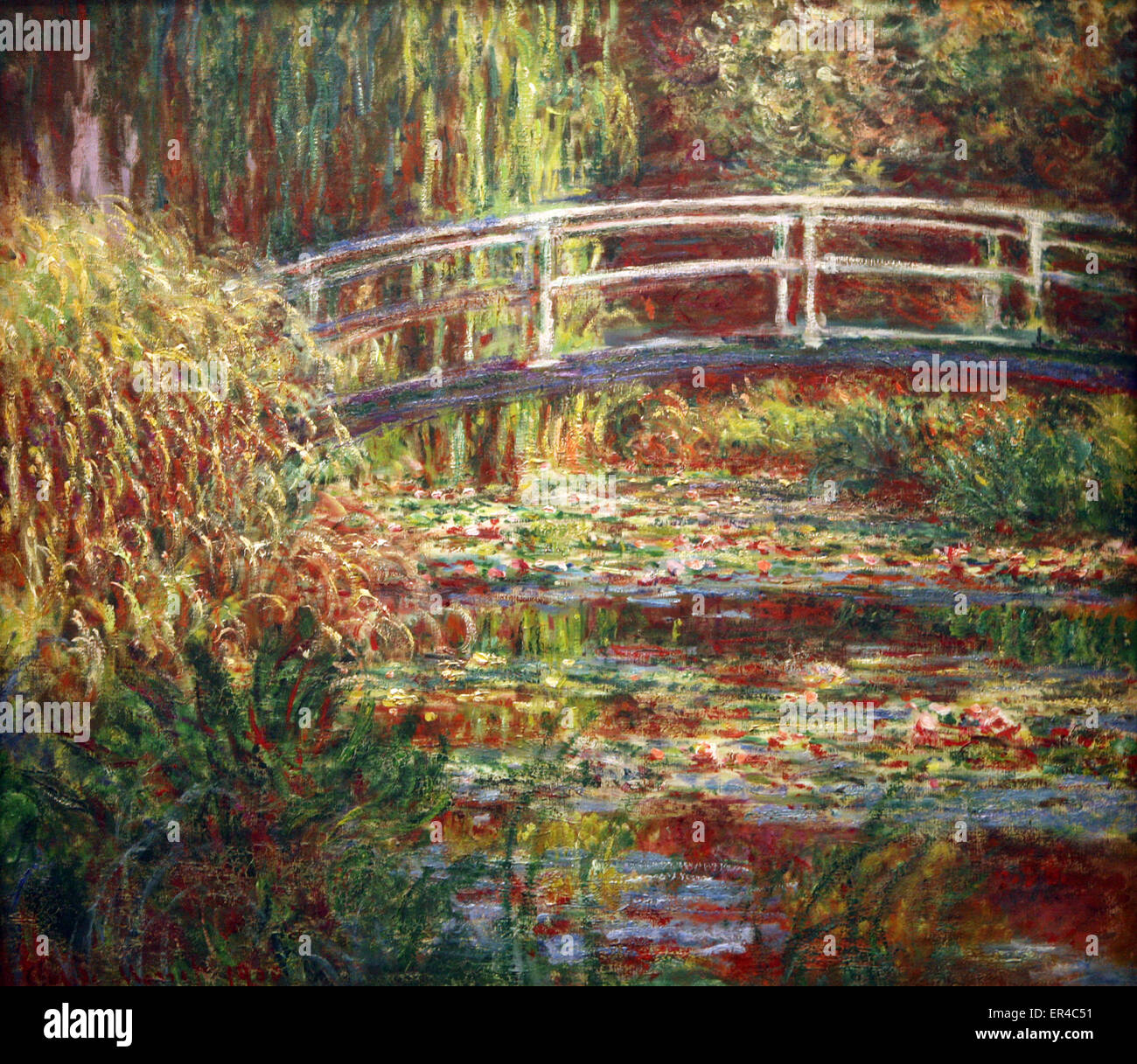 Monet's garden giverny japanese bridge hi-res stock photography and ...