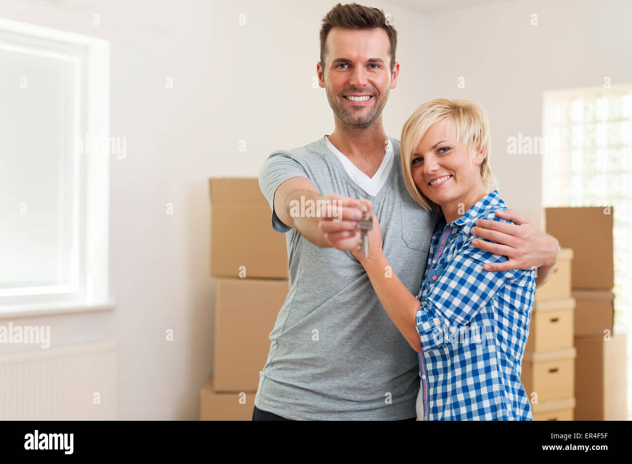Happy couple moving in to their new home Stock Photo - Alamy