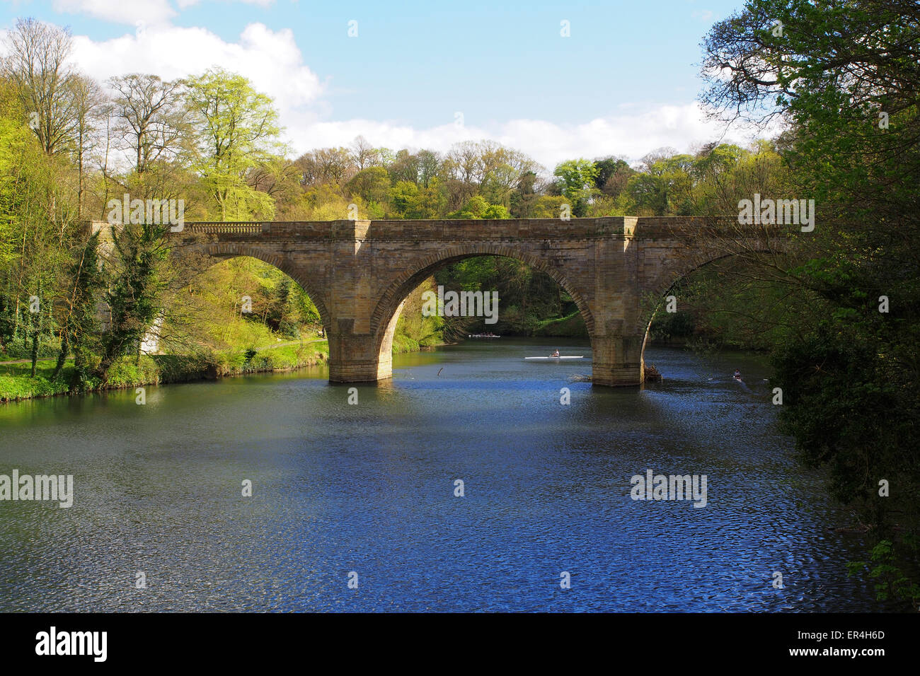 A view of the Prebends Bridge over the river Wear in Durham, England ...