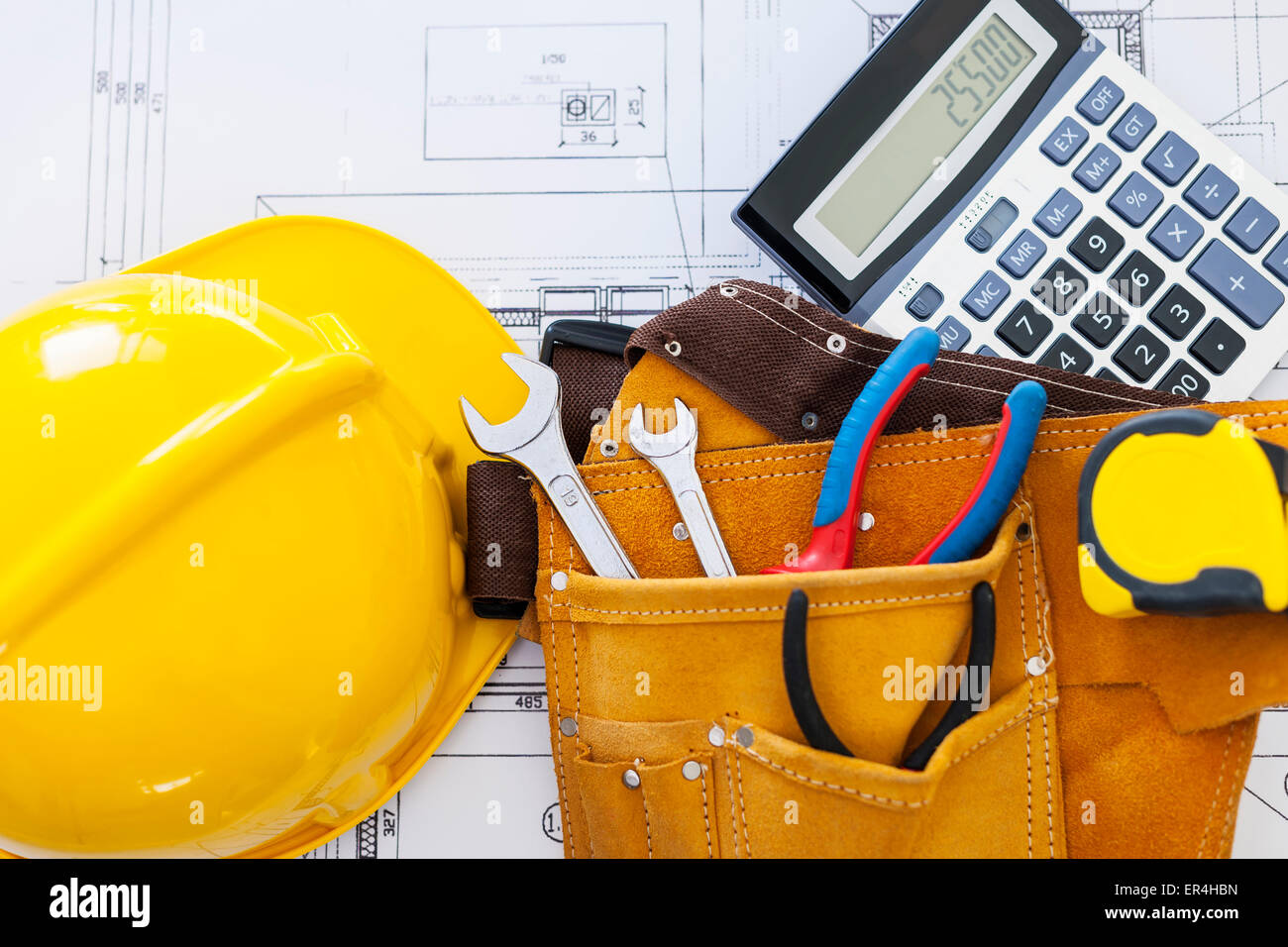Builders hand measuring tape hi-res stock photography and images - Alamy