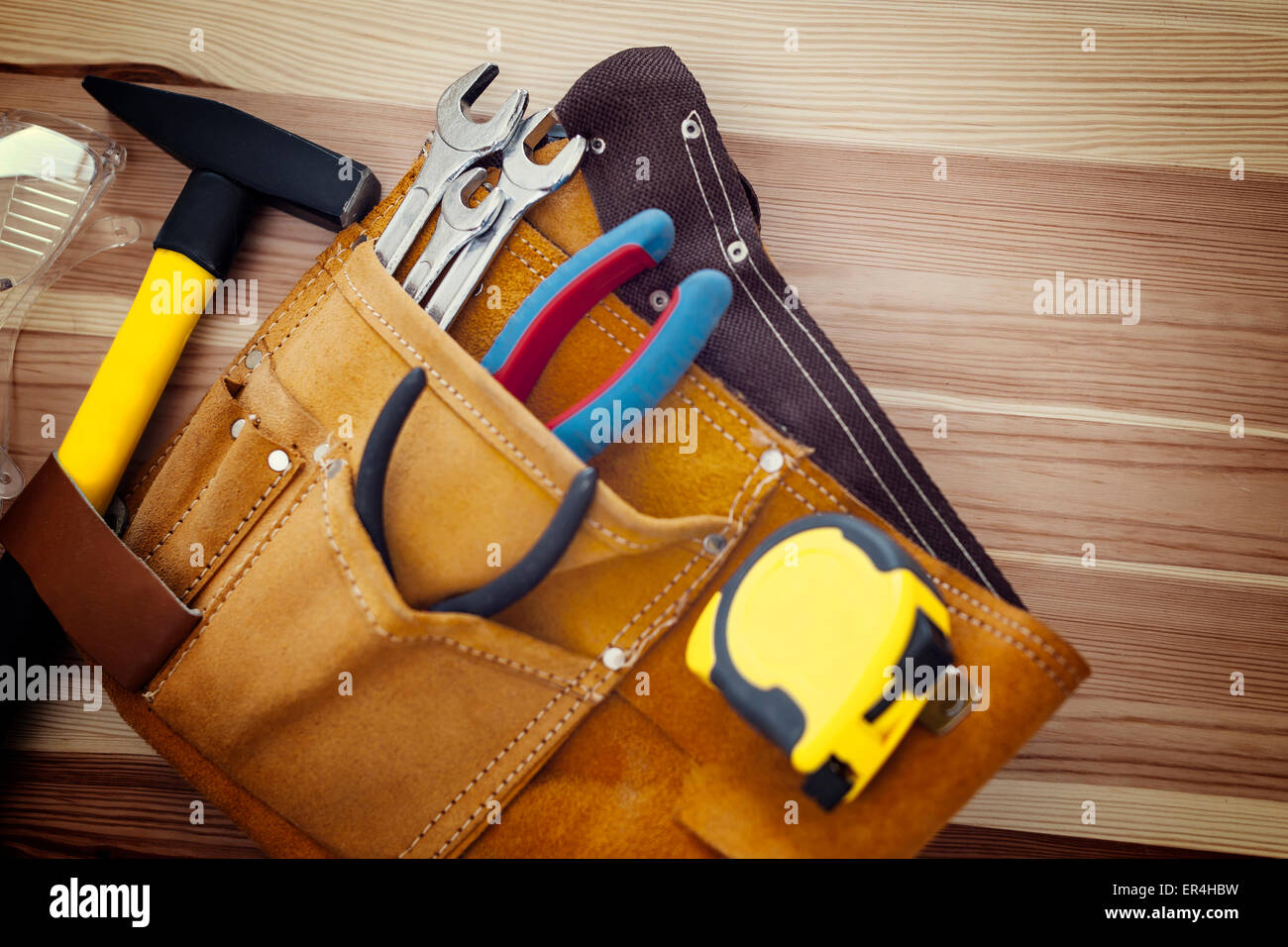 Builders hand measuring tape hi-res stock photography and images - Alamy
