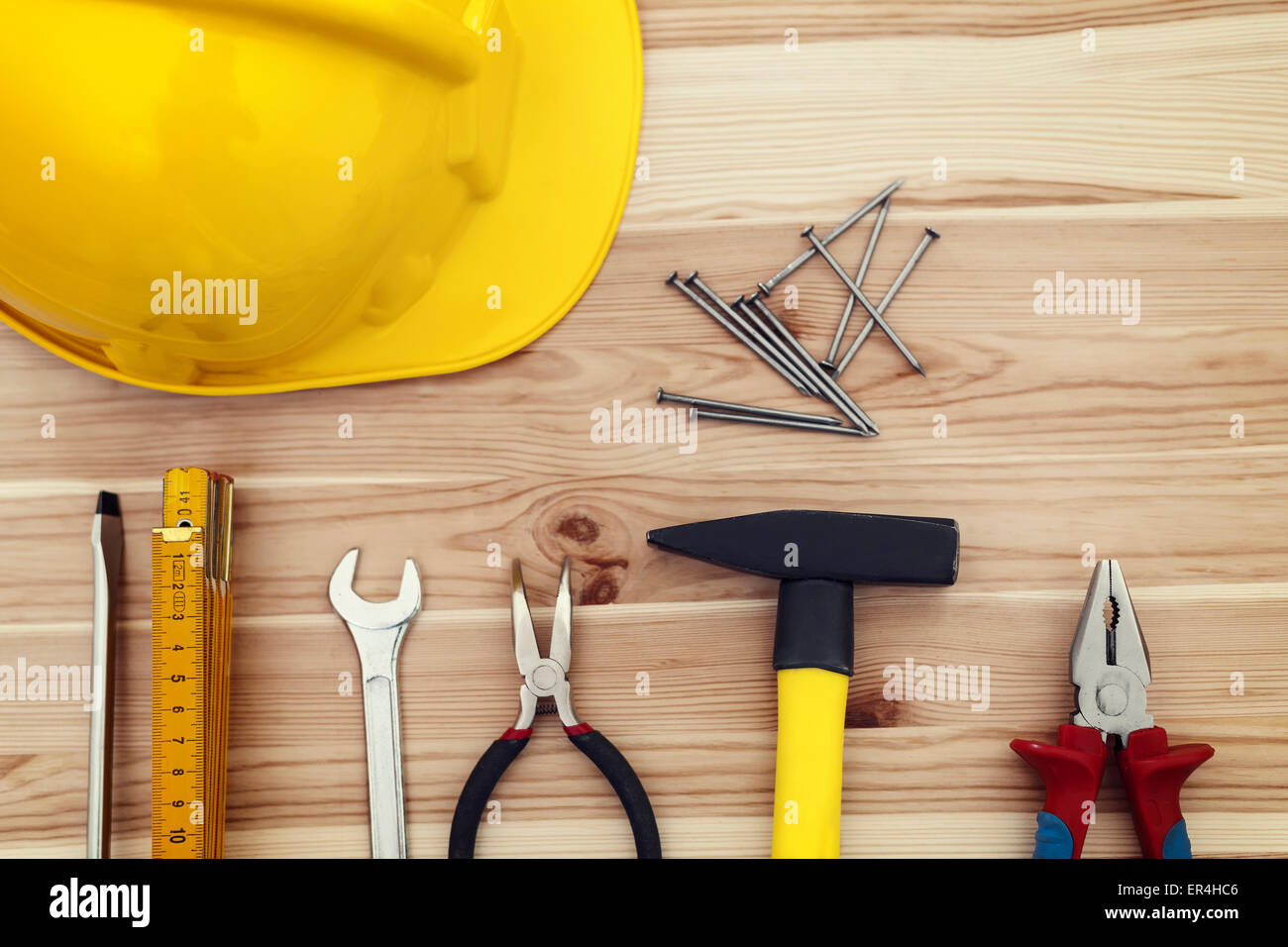 Builders hat tools hi-res stock photography and images - Alamy
