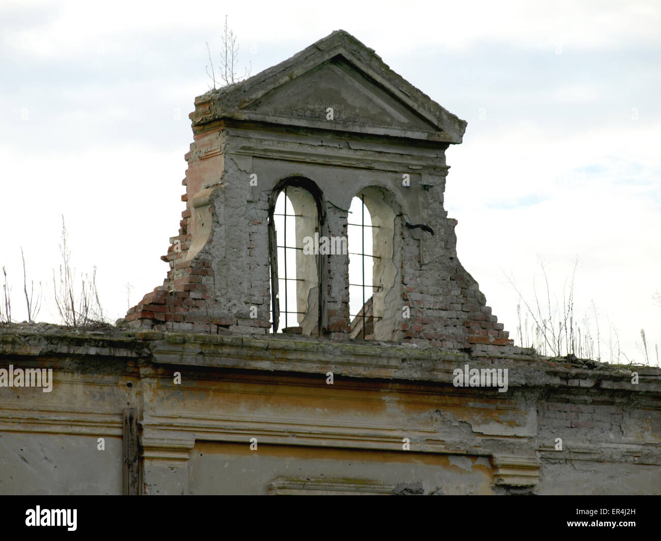 Demolished and destroyed the abandoned castle Stock Photo - Alamy