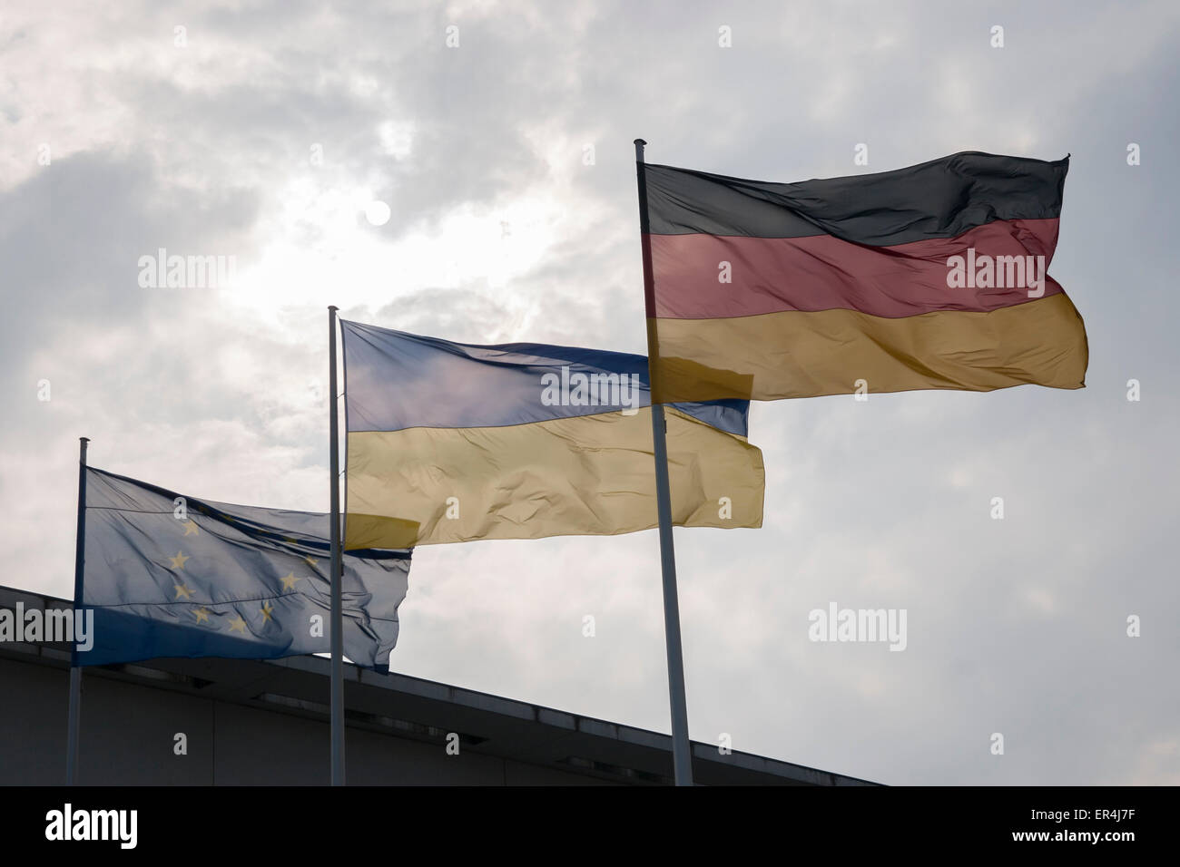Deutsche flagge ukrainische flagge hi-res stock photography and images ...