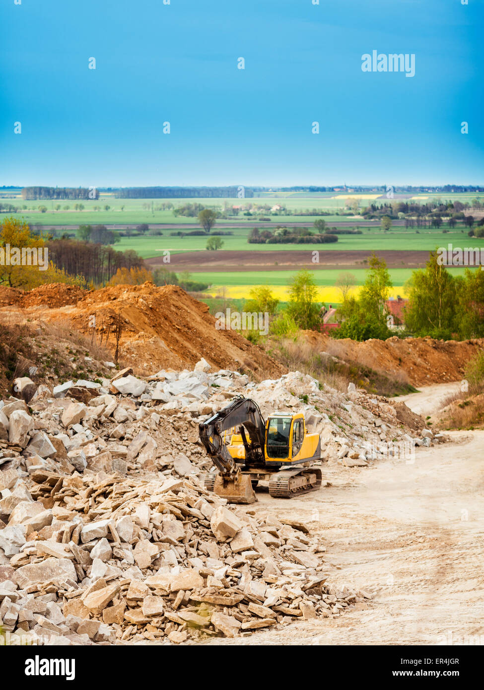 Quarry vehicle hi-res stock photography and images - Alamy