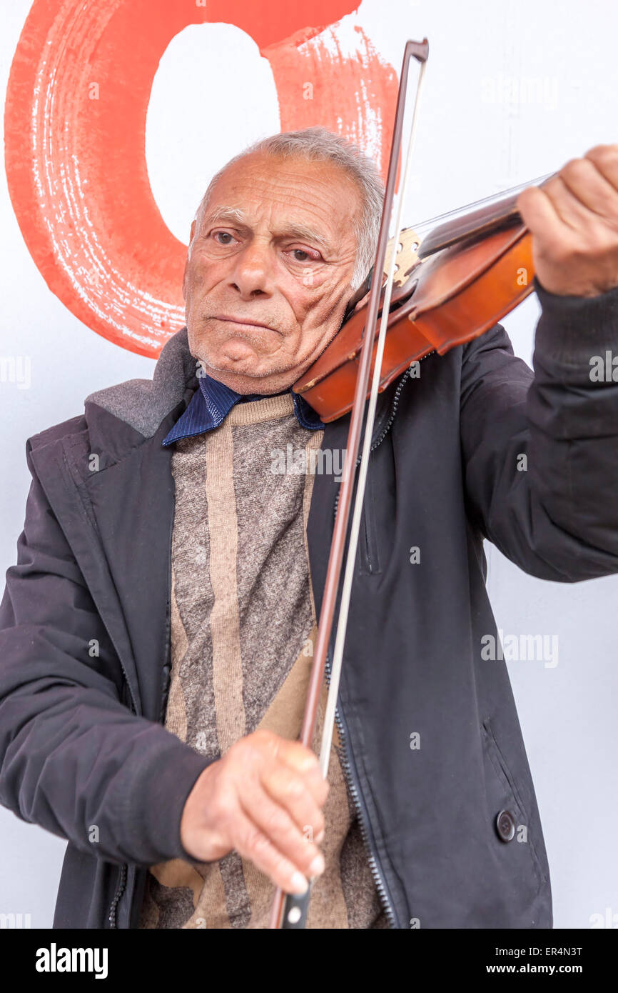 Street Performer (Busker) Abington Street Northampton Stock Photo - Alamy