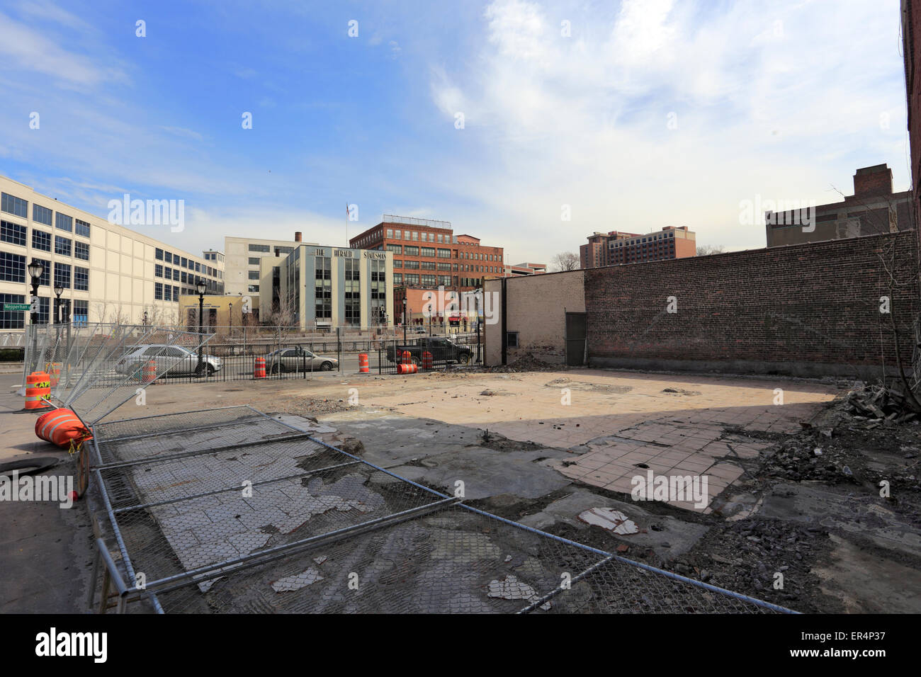 Empty lot hi-res stock photography and images - Alamy