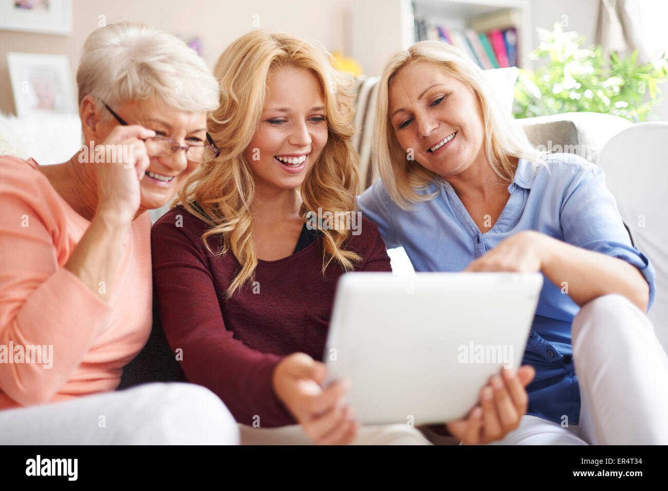 Family of women hi-res stock photography and images - Alamy
