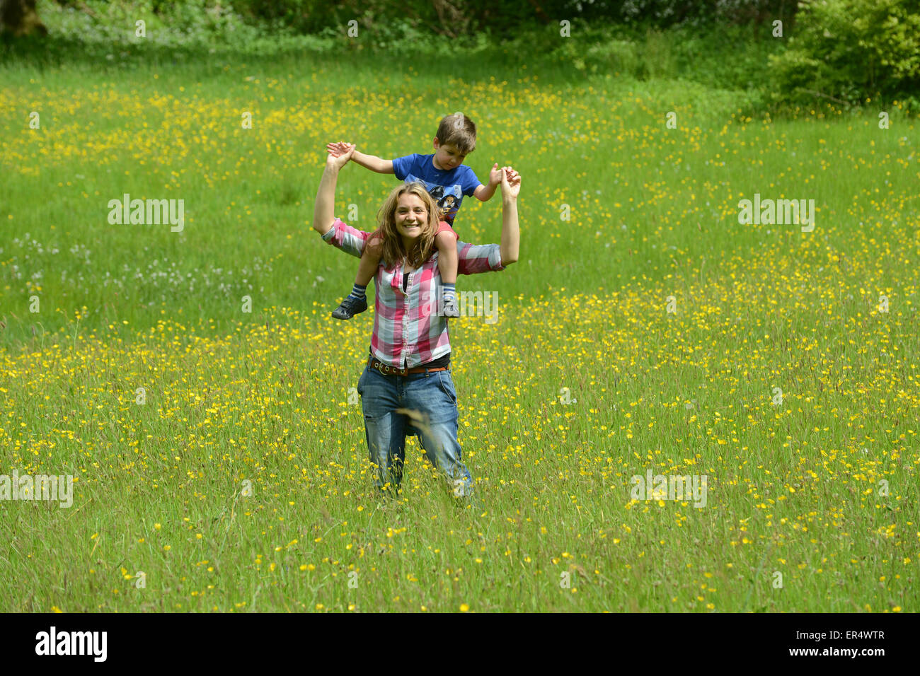 Springtime uk child mother hi-res stock photography and images - Alamy