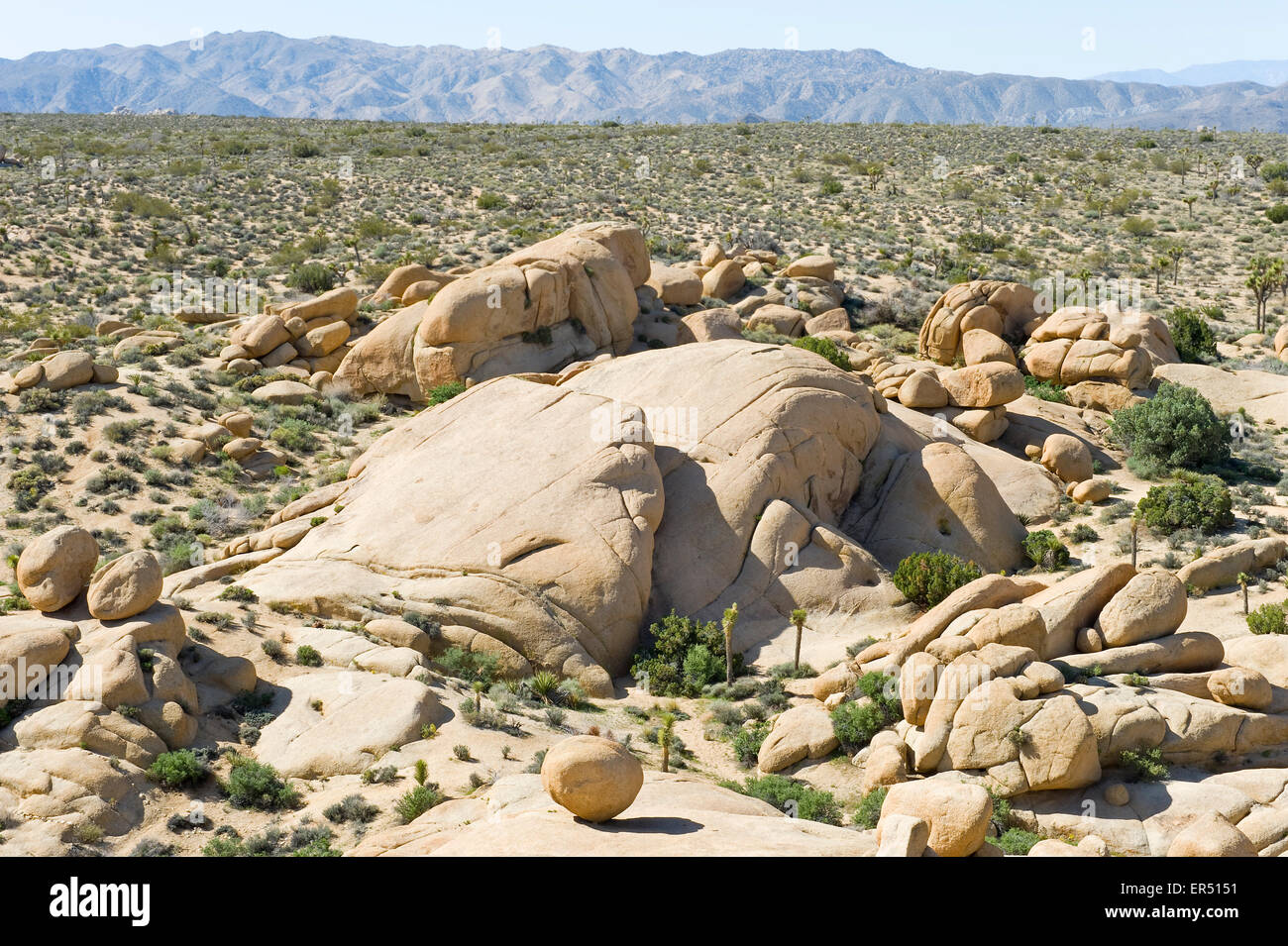 Mojave desert boulders hi-res stock photography and images - Alamy