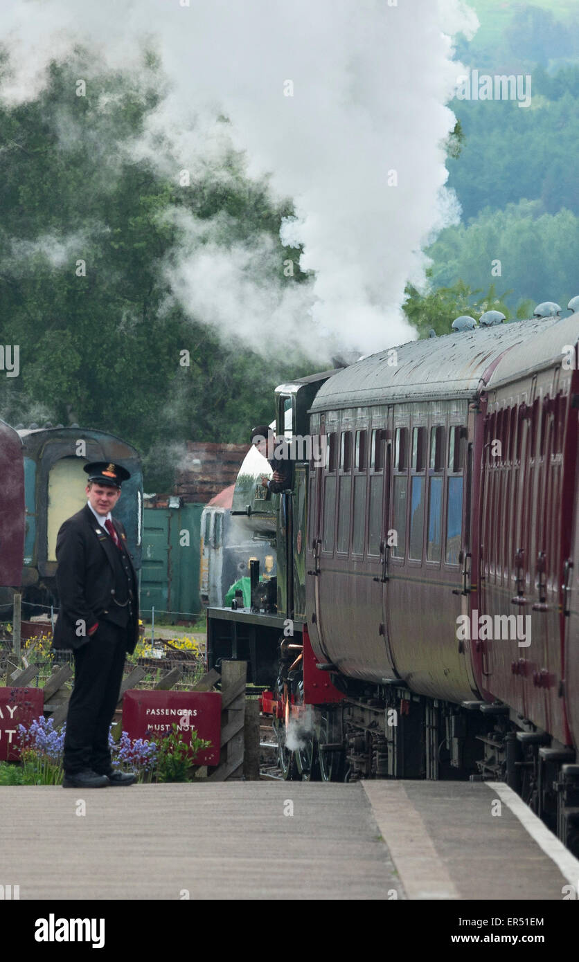Matlock train railway station hi-res stock photography and images - Alamy