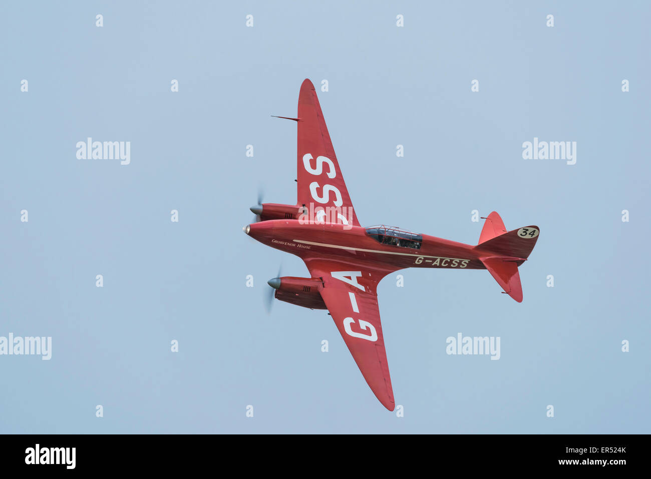 De Havilland DH88 Comet racer flies in the rain at The Shuttleworth ...