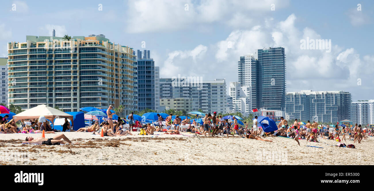 Miami beach florida people relaxing hi-res stock photography and images ...