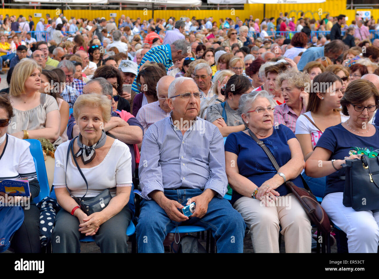 Large crowd seated in Plaza Mayor, Madrid, Spain Stock Photo - Alamy
