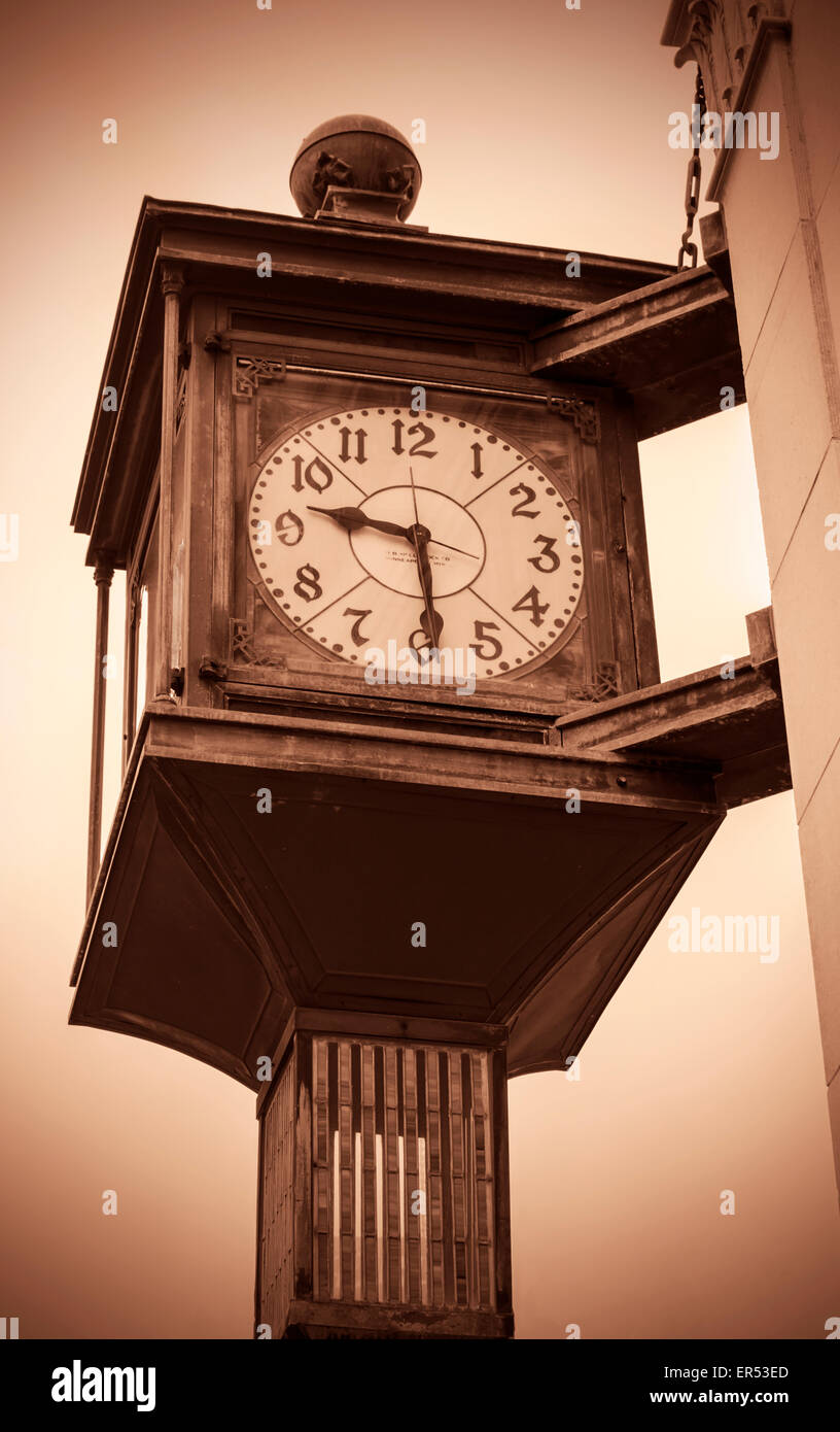 Antique street clock hi-res stock photography and images - Alamy