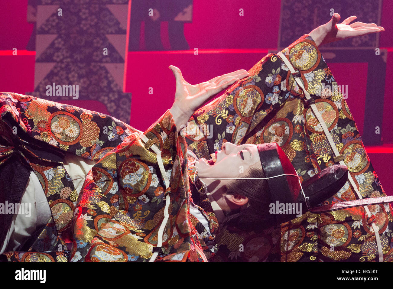 Pictured: Kazuaki Takeda as Player King. The Ninagawa Company returns ...