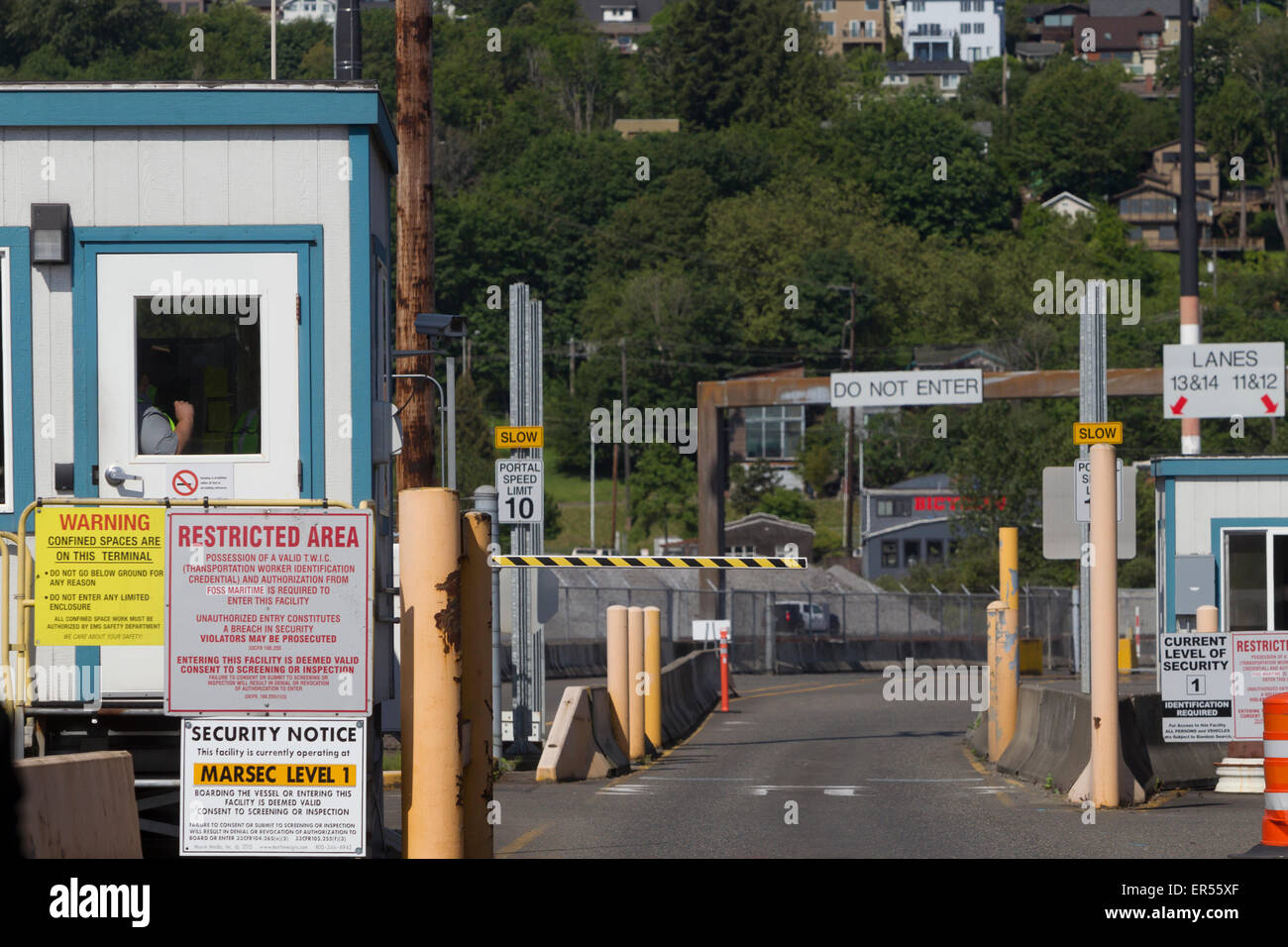 Royal dutch shell oil rig hi-res stock photography and images - Alamy