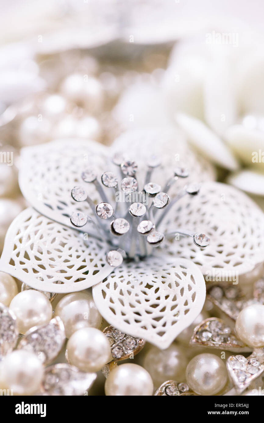 Silver pearls hi-res stock photography and images - Alamy