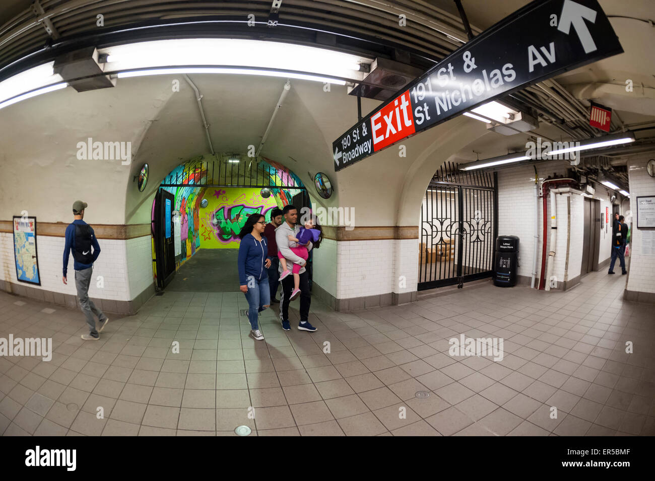 Queen street subway station hi-res stock photography and images - Alamy