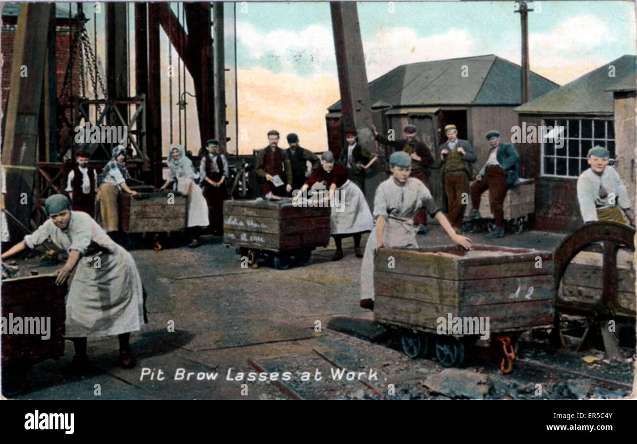 The pit brow lasses hi-res stock photography and images - Alamy