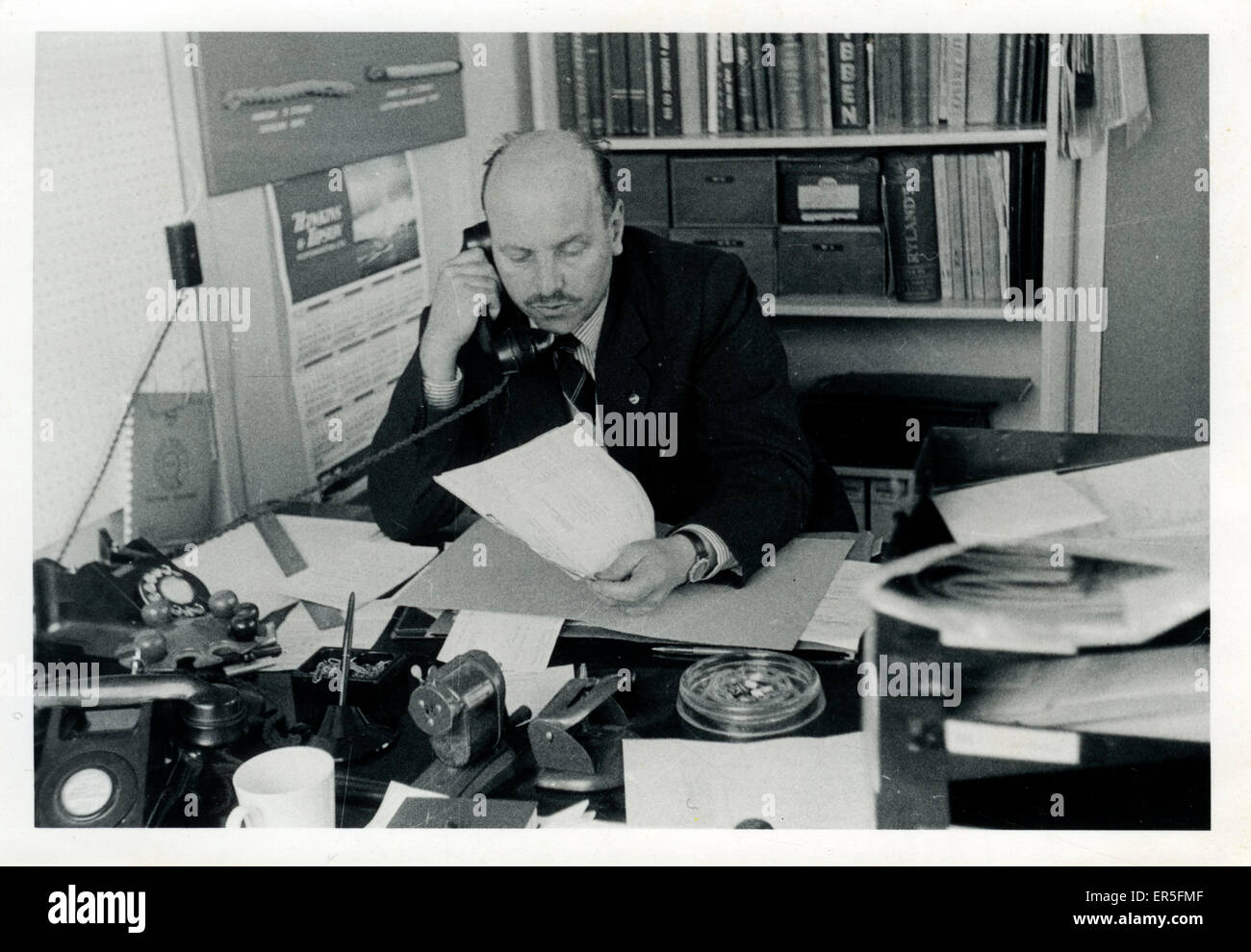 Office 1960s hi-res stock photography and images - Alamy