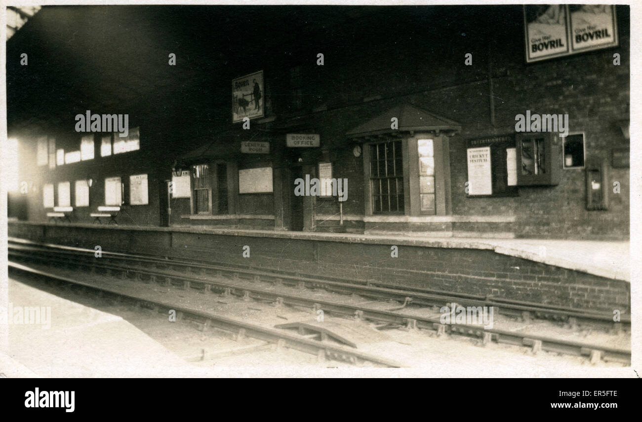 1920s railway station hi-res stock photography and images - Alamy