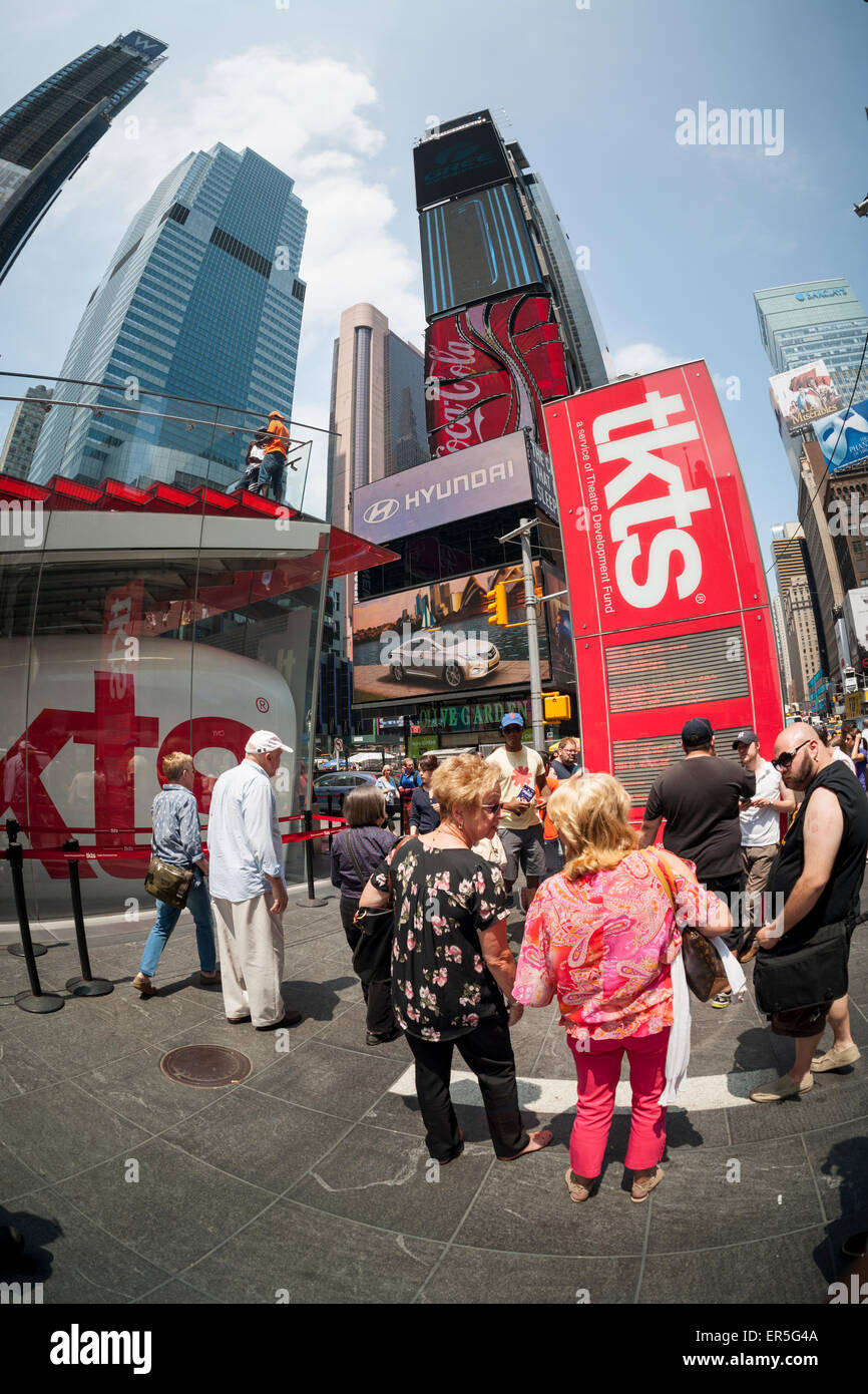 Theatergoers at the TKTS half-price tickets booth in Times Square in ...