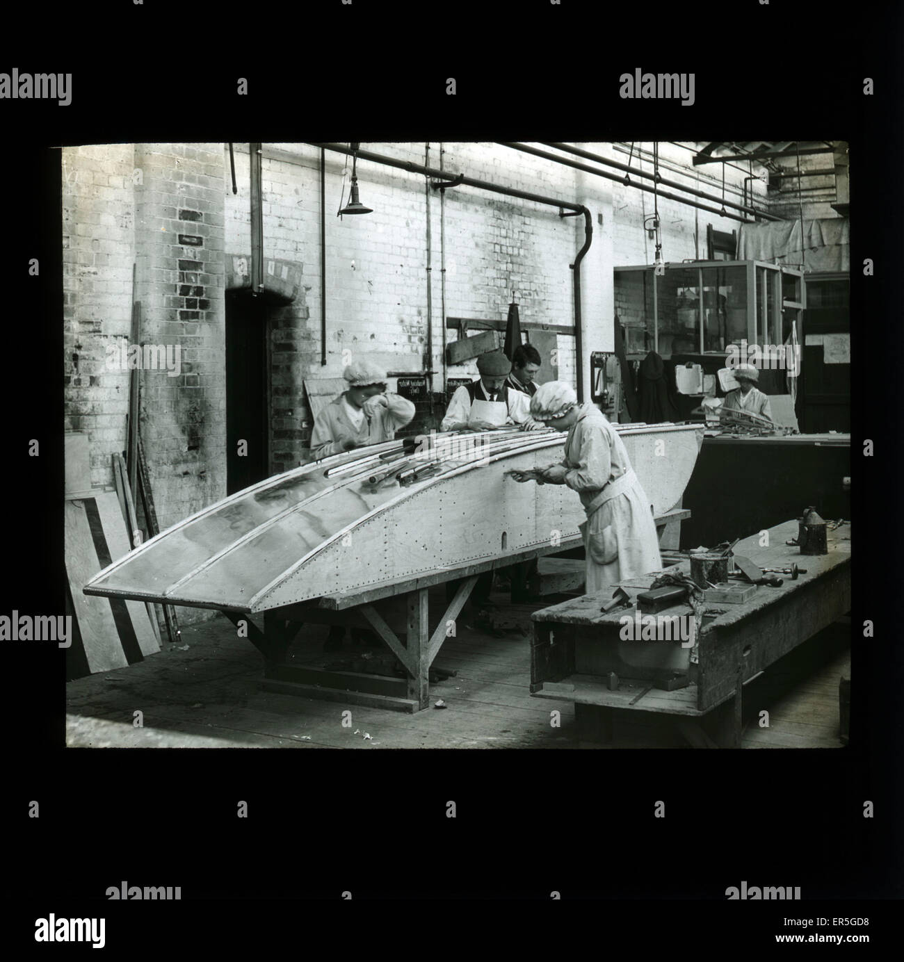 Women factory workers wwi hi-res stock photography and images - Alamy