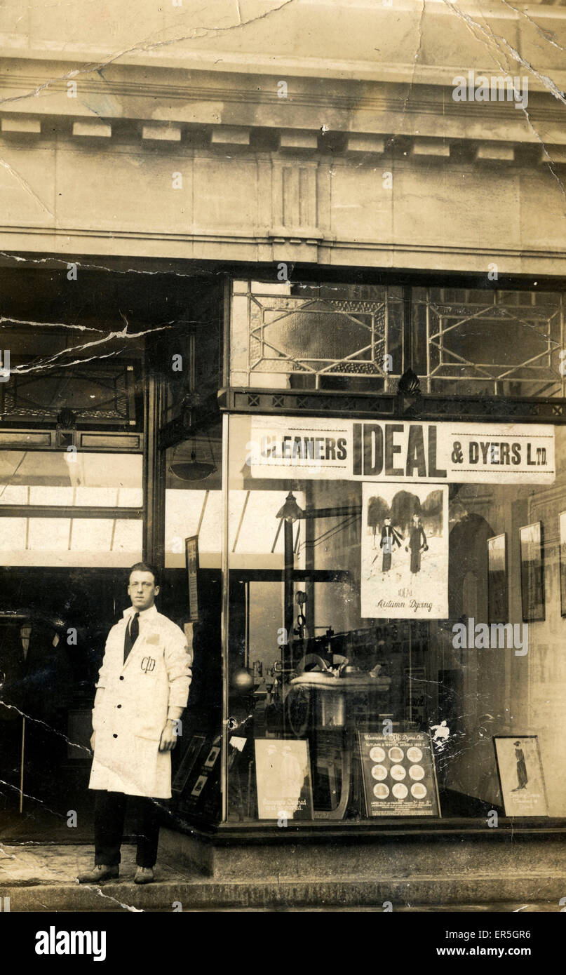 1930s shopfront hi-res stock photography and images - Alamy