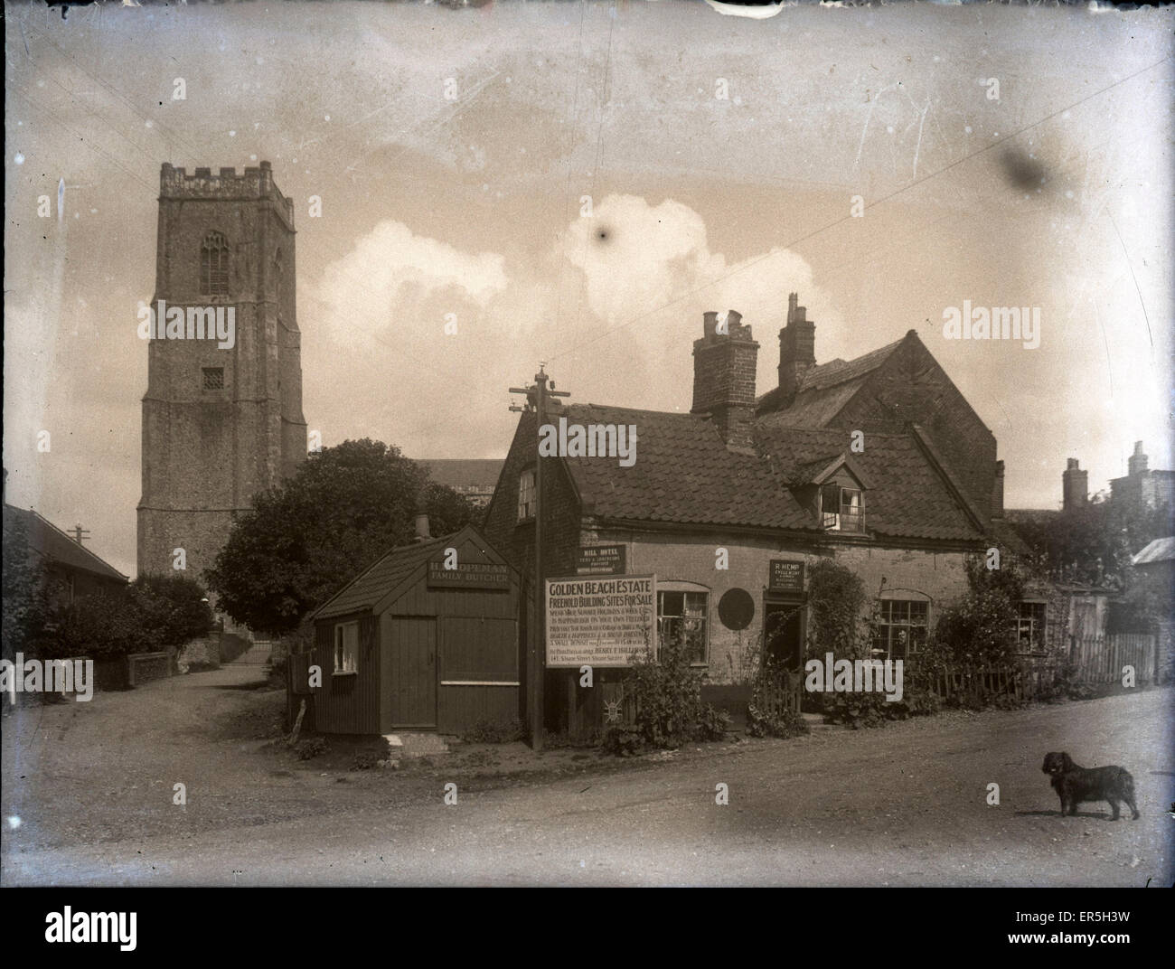 Happisburgh church norfolk hi-res stock photography and images - Alamy
