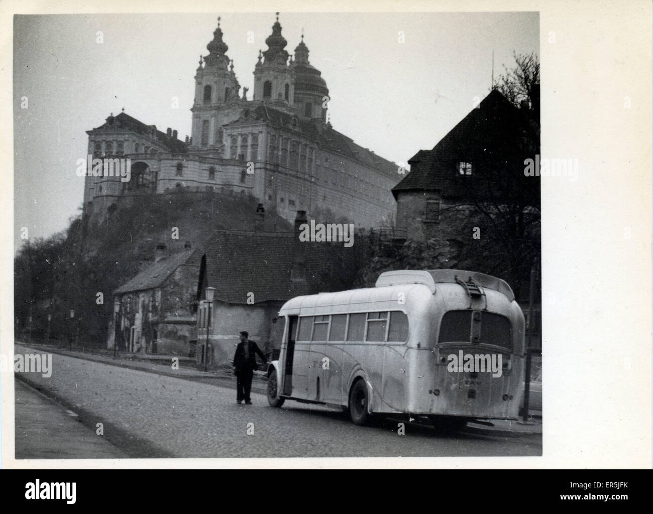 Friends Ambulance Unit (FAU) Vintage Leyland Bus, Melk Stock Photo - Alamy